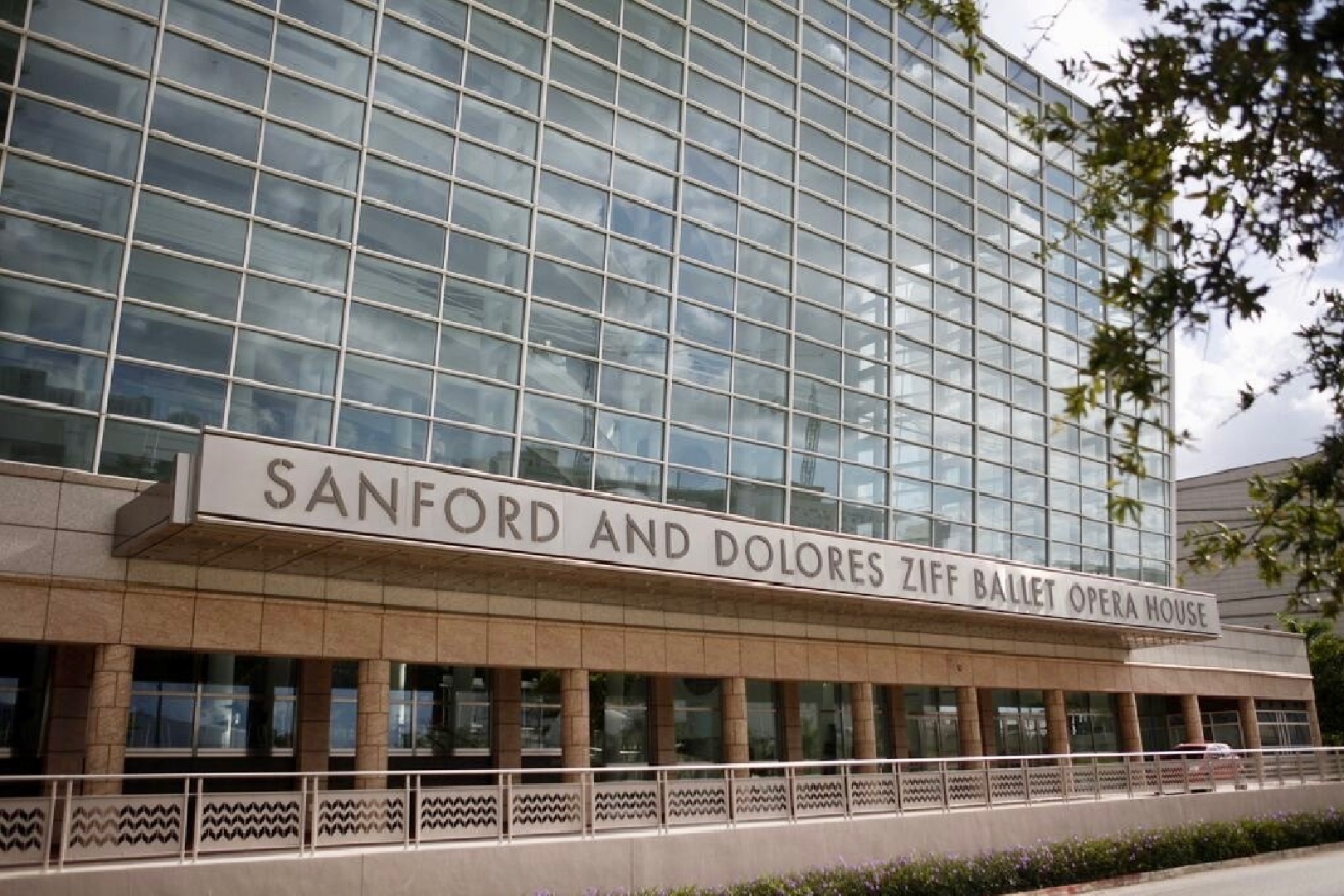 Panorama Tower - Neighborhood